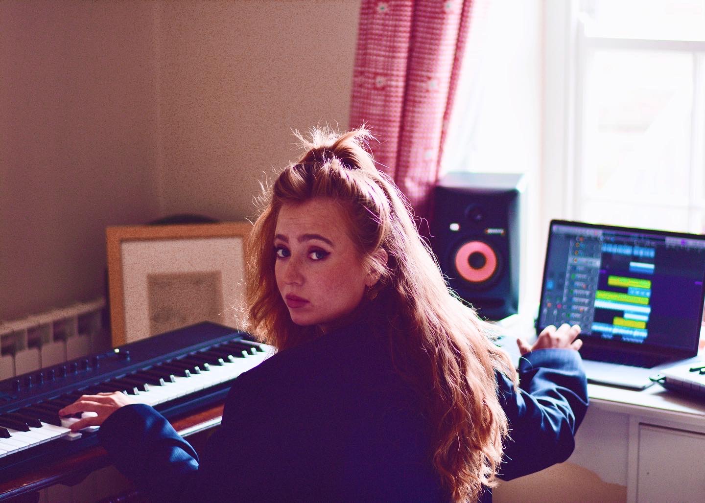 Rebecca Lewis | Producer, Songwriter & Artist