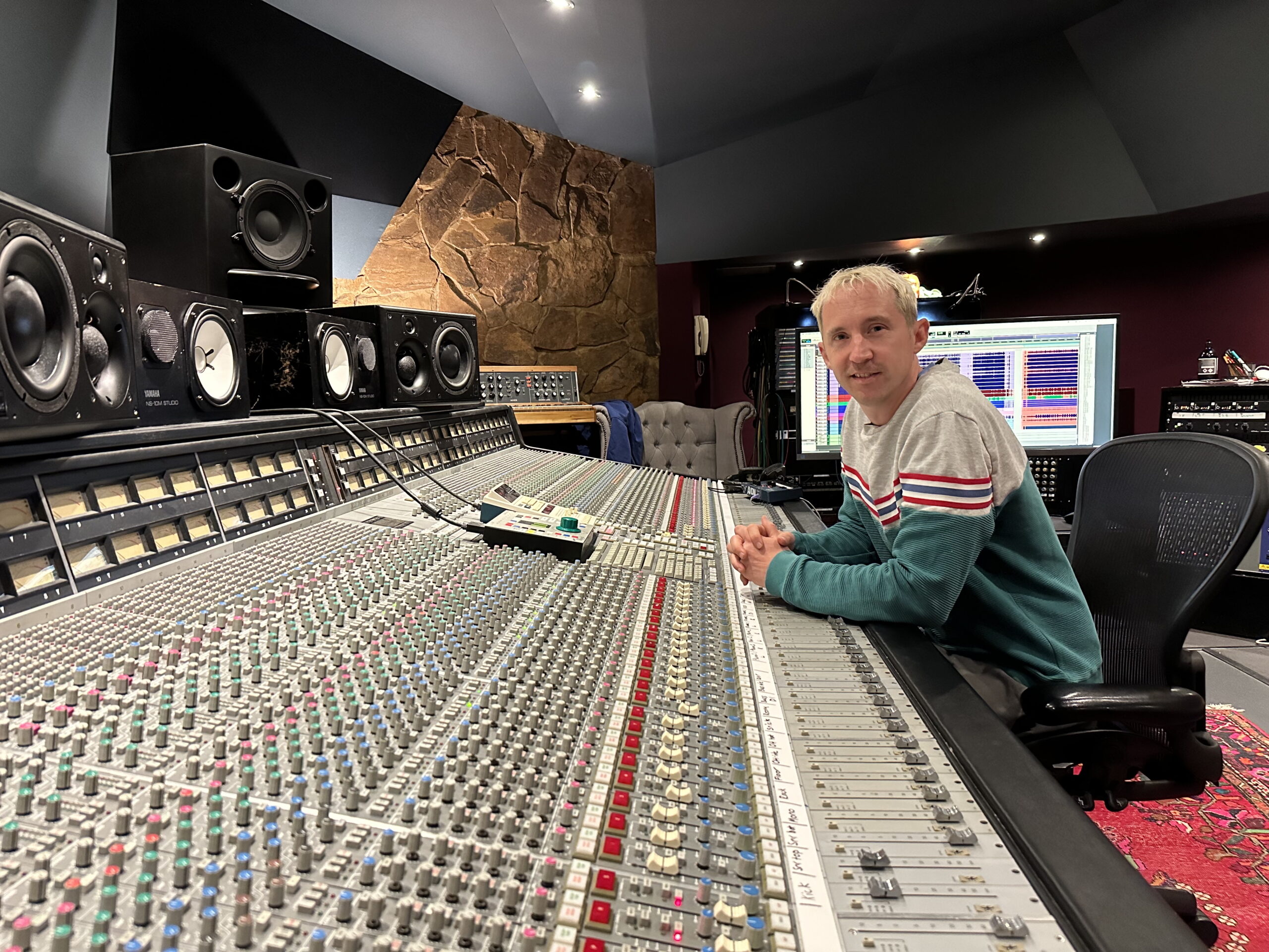 Mikko Gordon | Mix Engineer & Record Producer